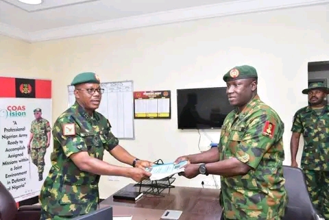 Major General Mutkut assumes command as GOC 8 division, commander OPHD - The Mirror Newspaper